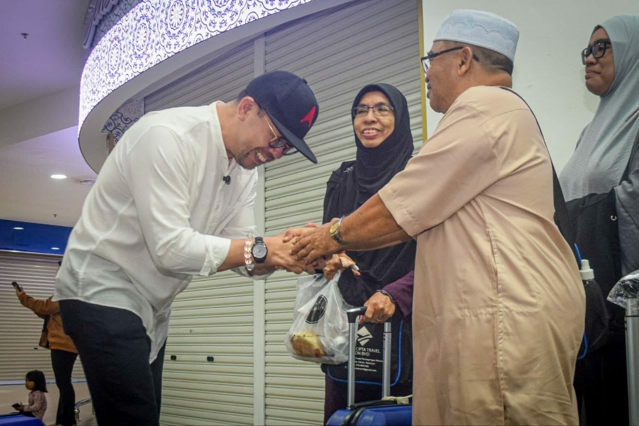 Steven Sim Praised for Sending His Standard 1 Teacher & Her Husband to ...