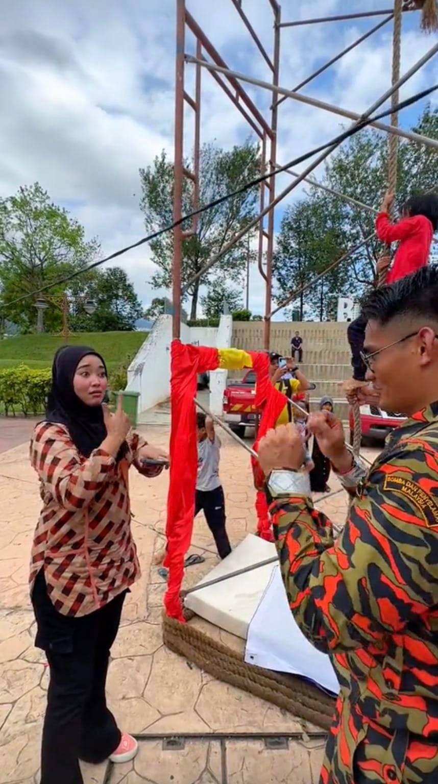 M'sians Praise Abang Bomba's Fluent Sign Language in Catering to ...