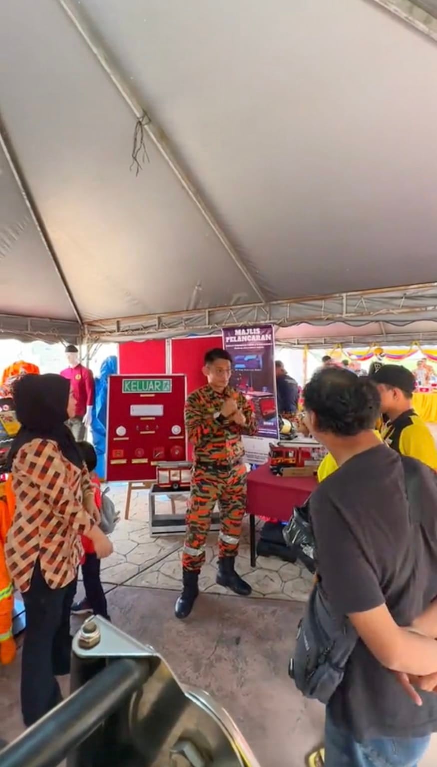 M'sians Praise Abang Bomba's Fluent Sign Language in Catering to ...