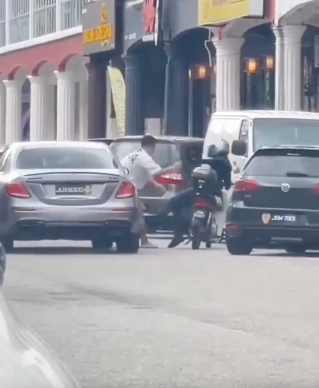 PDRM Investigates 33yo Man For Assaulting Batu Pahat Council Enforcer ...