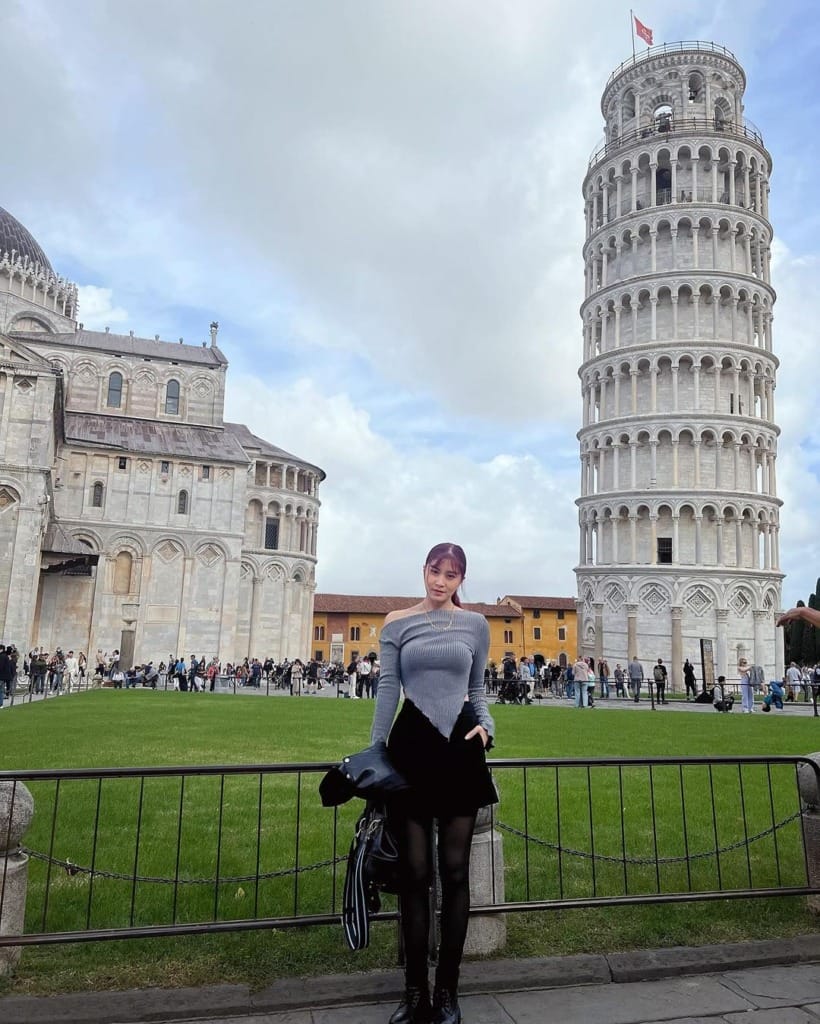 M'sian Singer Elizabeth Tan Visits Italy & The Statue of David ...