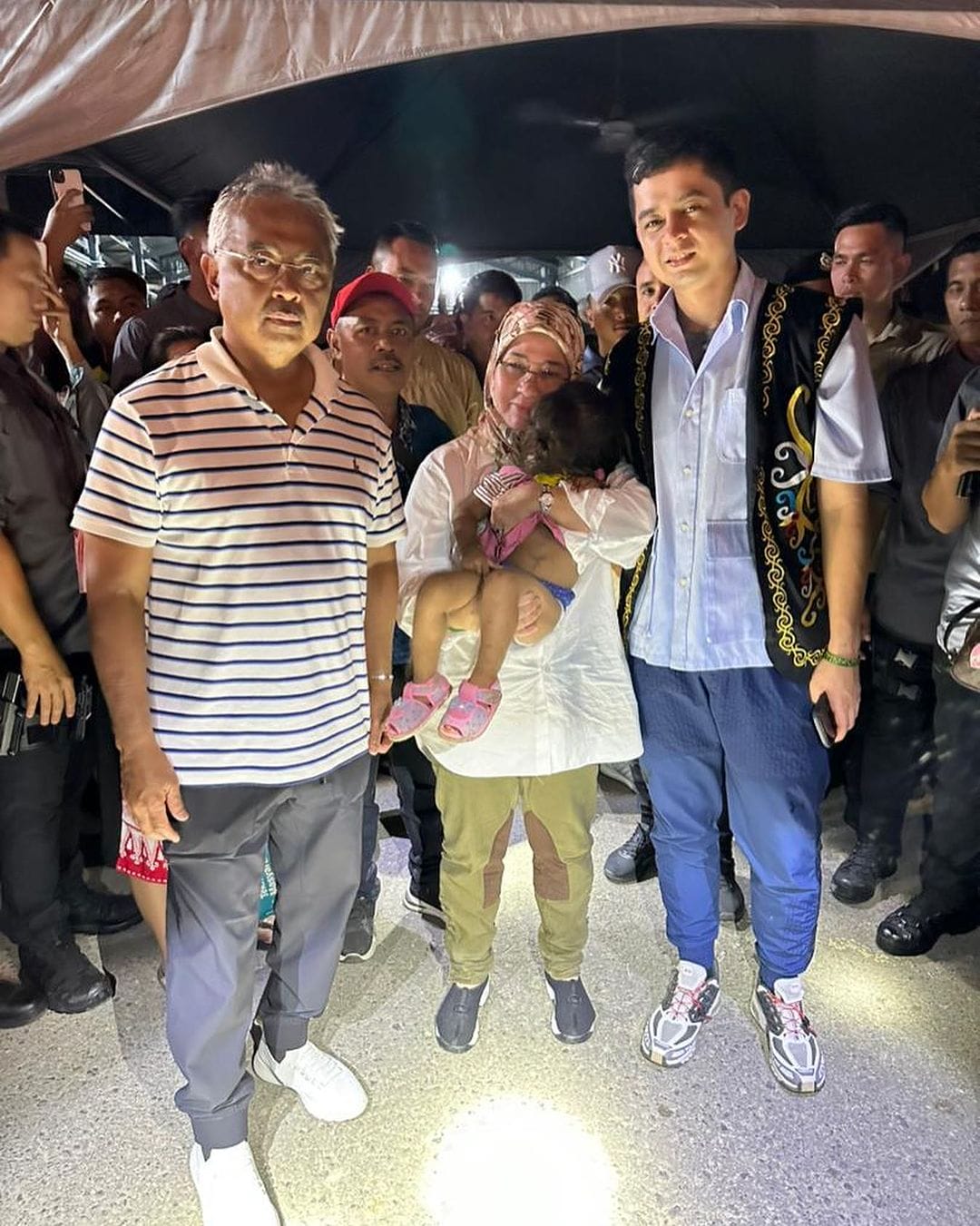 Queen 'Adopts' Sarawakian Girl With Werewolf Syndrome, Will Provide for ...