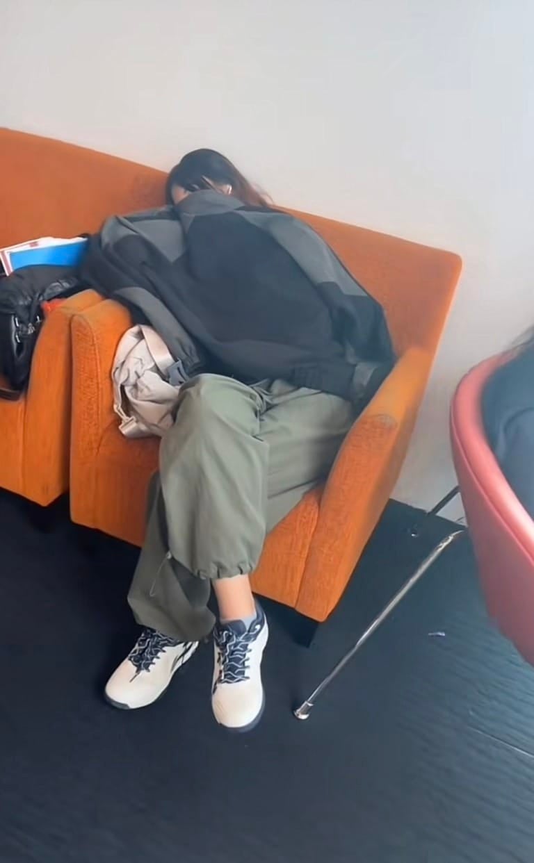 Dutch Student Captures M'sian Students Sleeping in Uni Library But It's ...