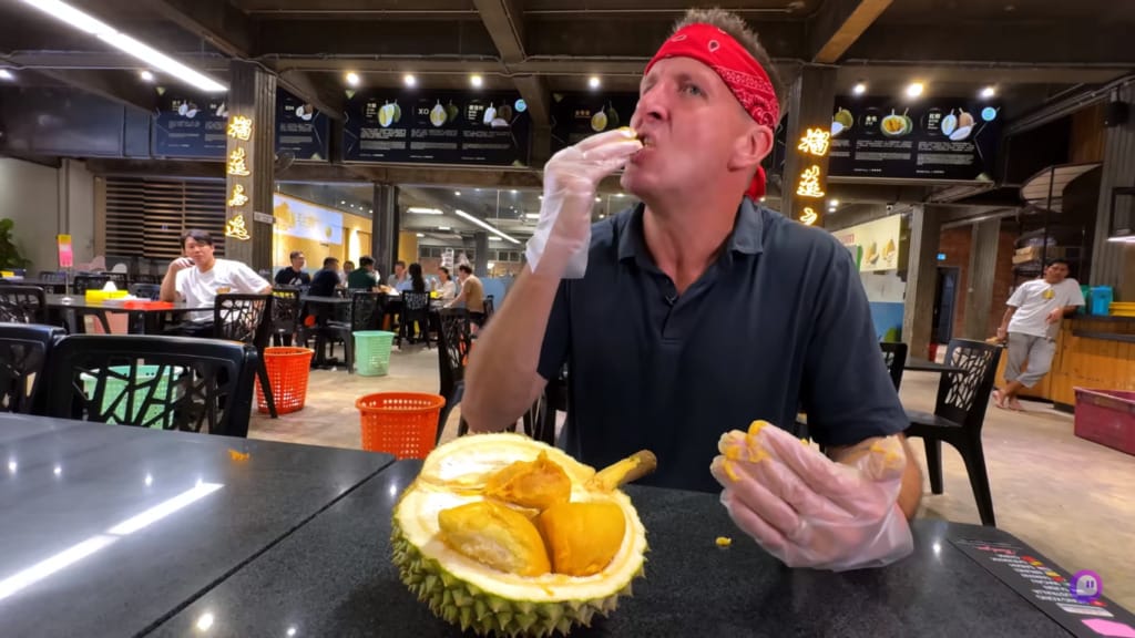 Popular Food YouTuber Sonny Side Returns to M'sia, Eats Kerang & Black ...