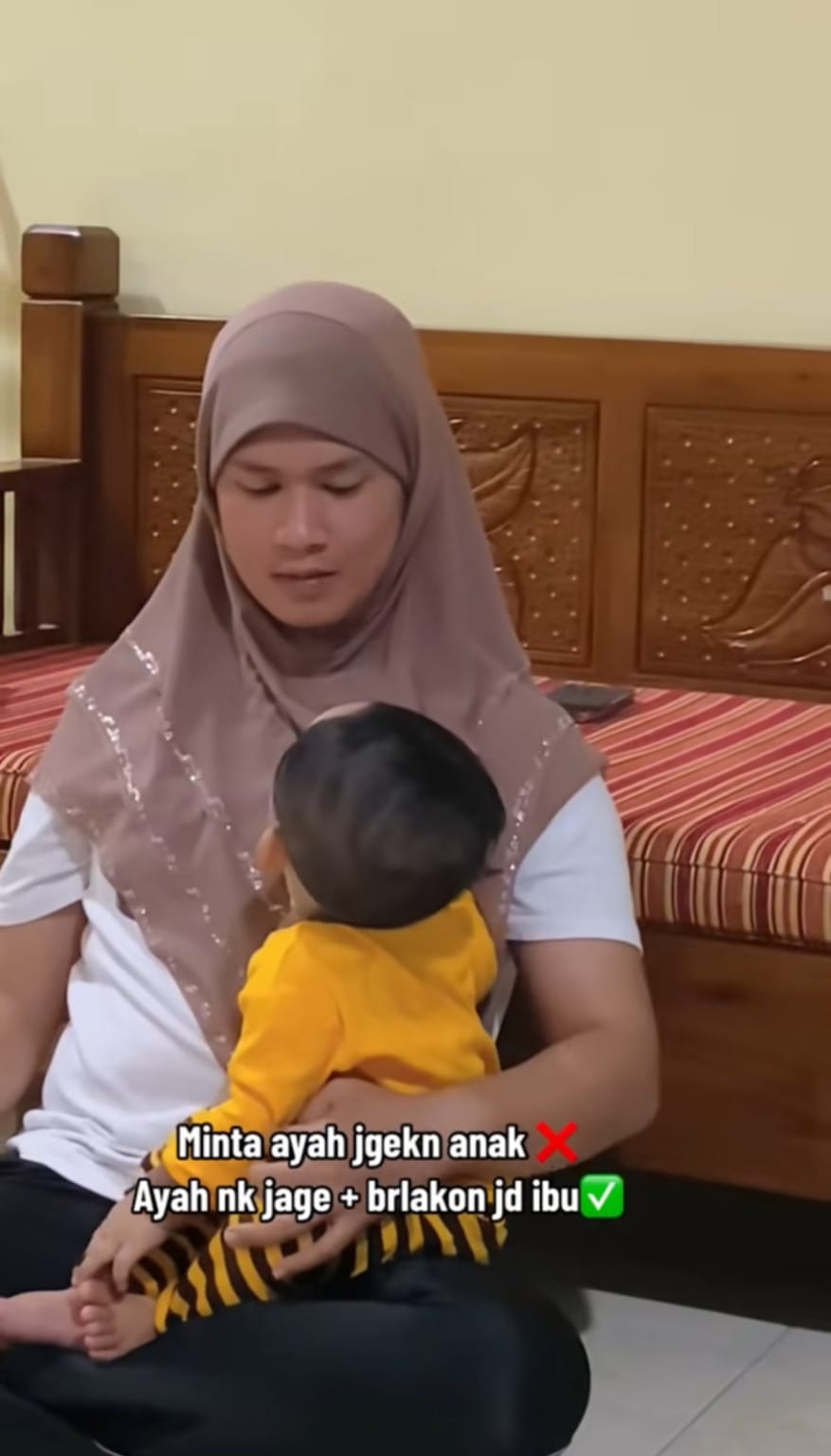 M'sian Puts on Wife's Hijab to Prank His Child & The Kid's Confusion is Fully Understandable ...