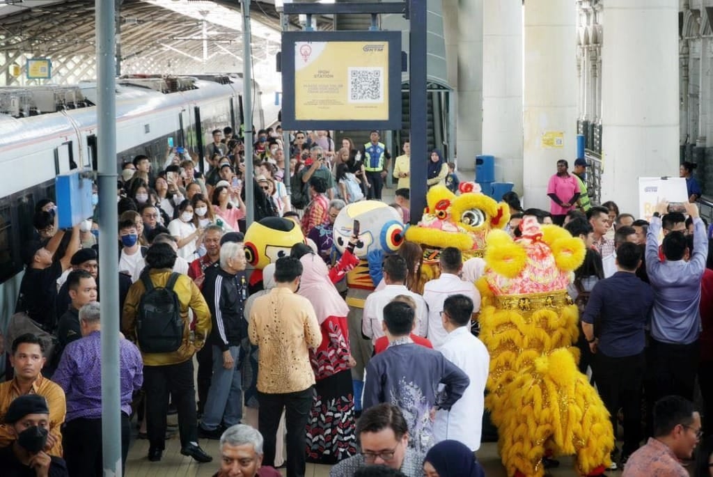 KTMB Introduces Open Payment System at 80 Stations via Apple Pay, Debit ...