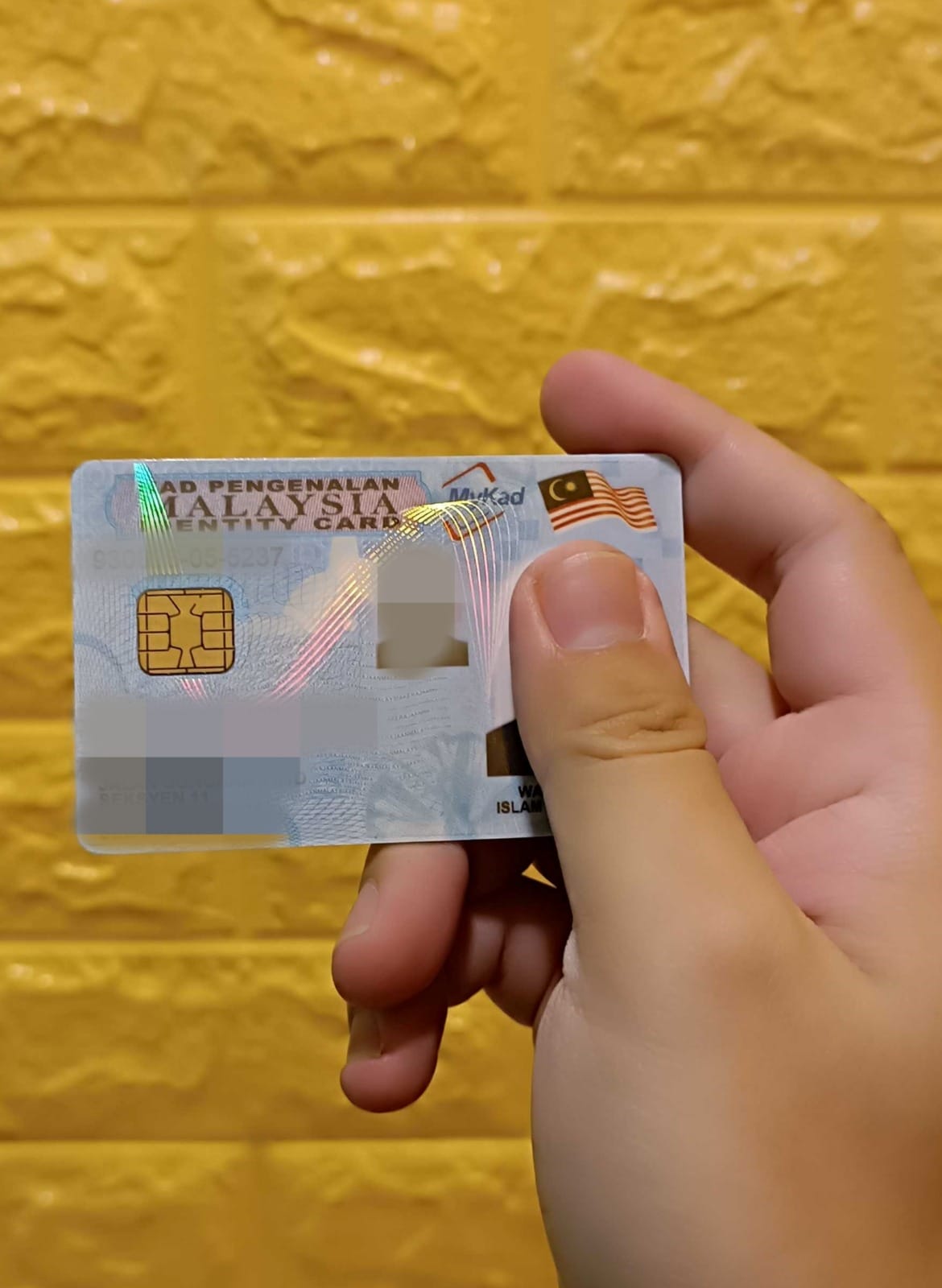 M'sian Hesitates to Give Her Copy of IC & Driver's License to Mum Who ...