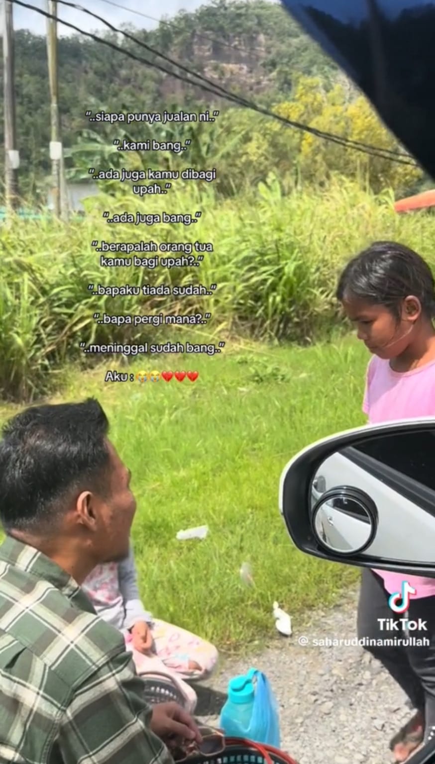 M'sian Spots Young Girls Selling Curry Puffs by the Road to Make Ends ...