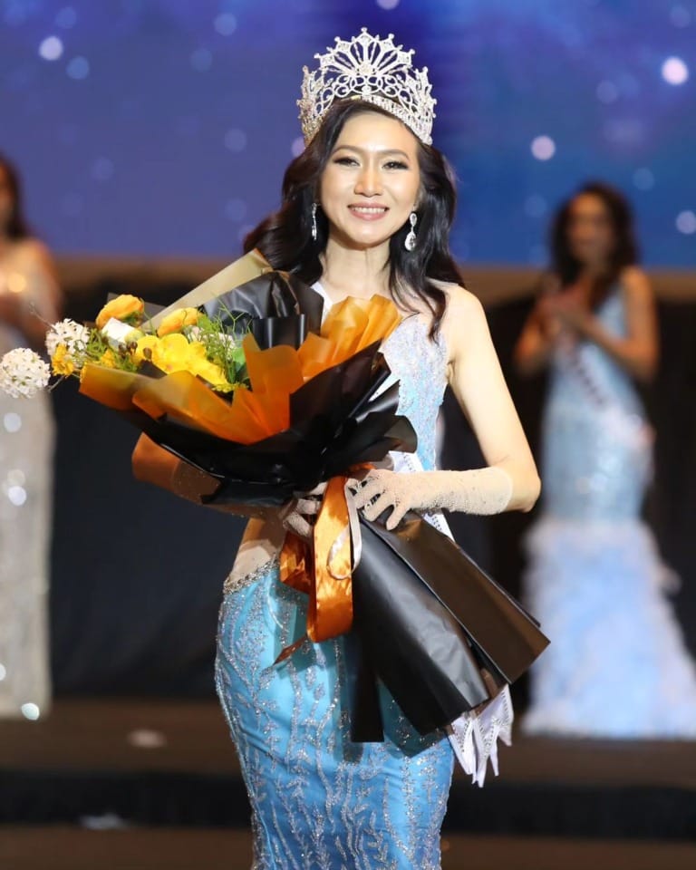 55yo M'sian Joanne Lam Crowned Mrs Classic Global Asian 2024 at Miss ...