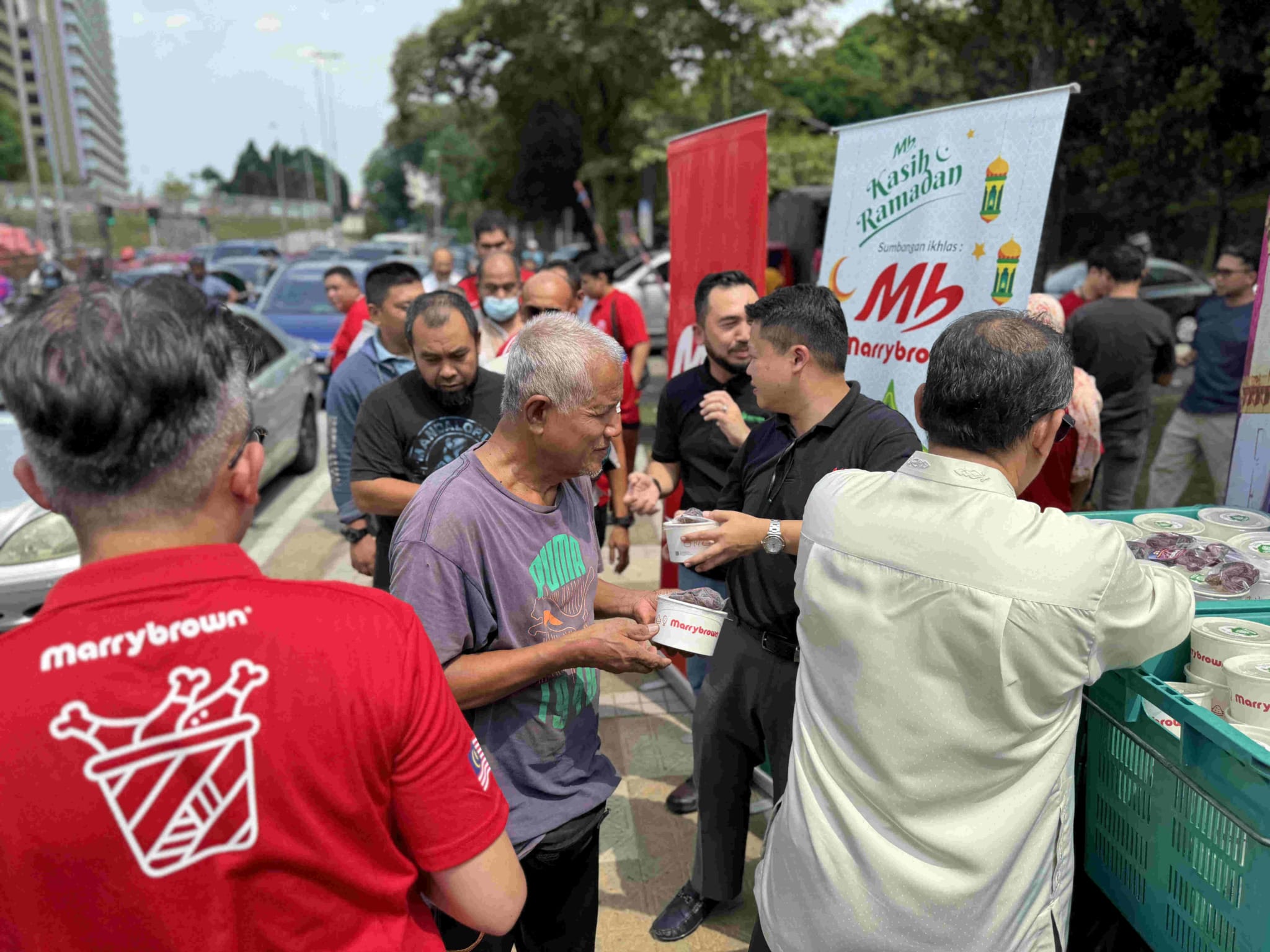 Marrybrown Delivers Over 20,000 Portions of Bubur Lambuk this Ramadan ...