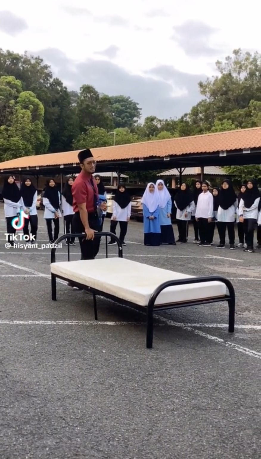 Devoted M'sian Teacher Shows Form 1 Students How to Make Their Bed at Boarding School - WORLD OF ...