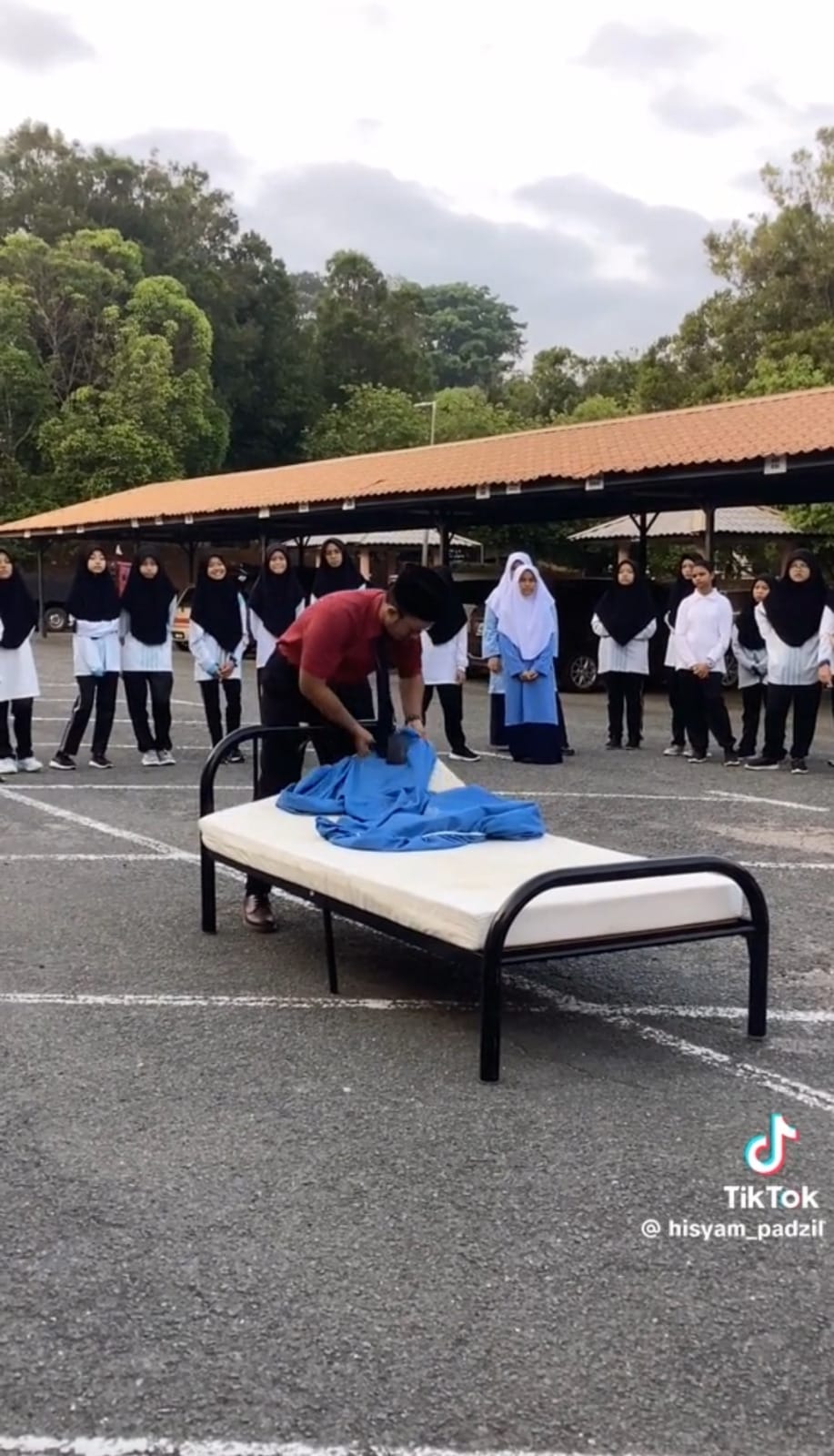 Devoted M'sian Teacher Shows Form 1 Students How to Make Their Bed at Boarding School - WORLD OF ...