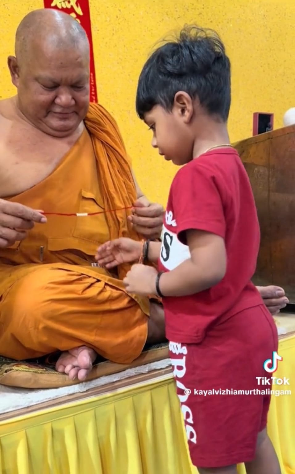3yo M'sian Indian Boy Has Sweet Interaction & Hugs Monk After Visiting ...