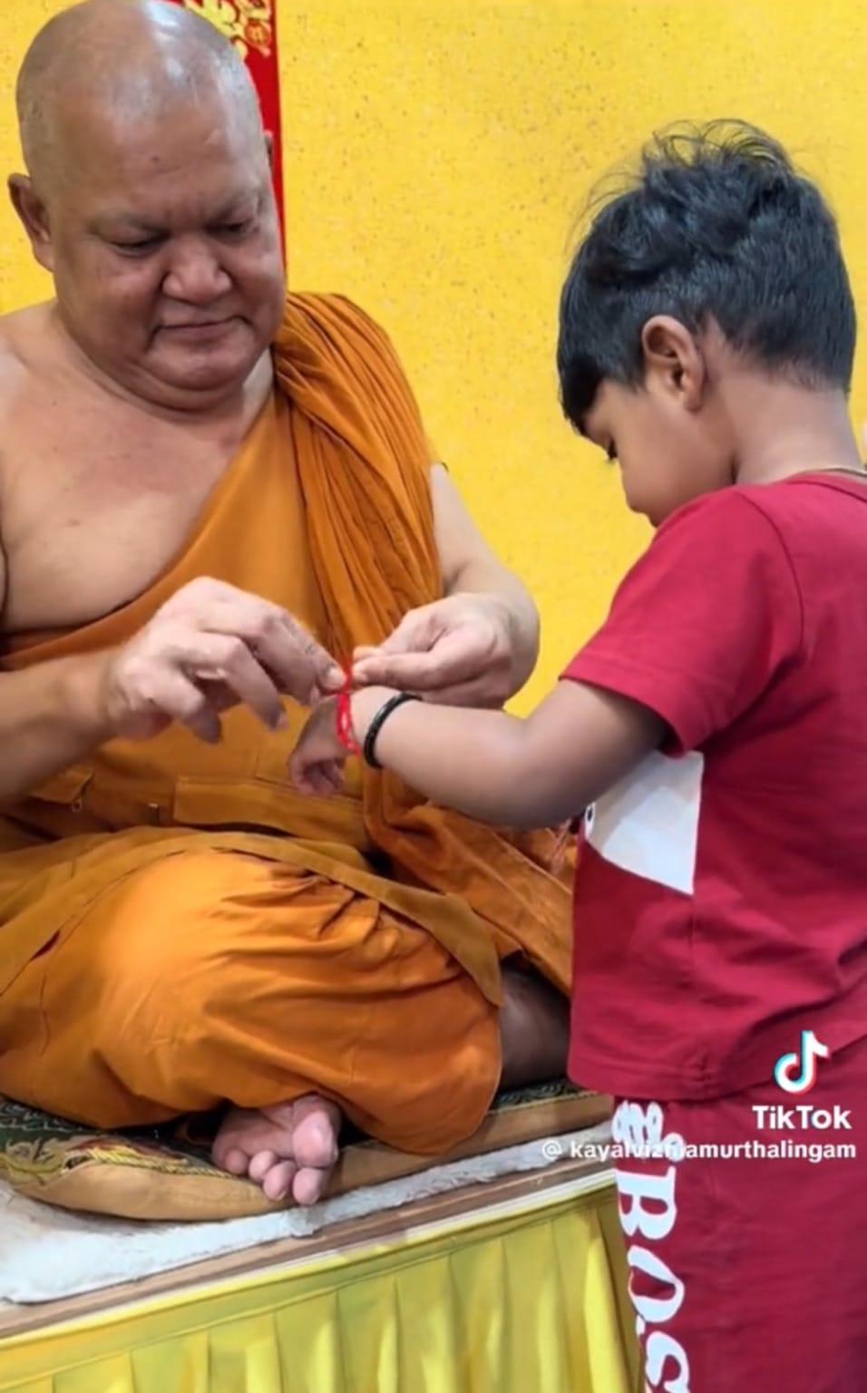 3yo M'sian Indian Boy Has Sweet Interaction & Hugs Monk After Visiting ...