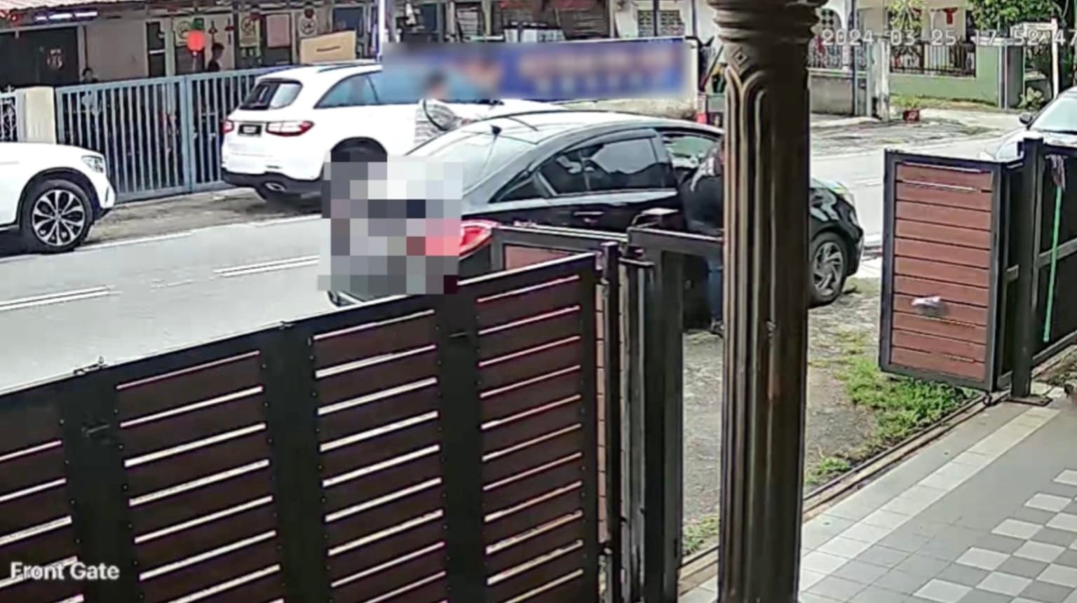 M'sian Courier Delivery Man Throws Parcel into Home With Open Gate ...