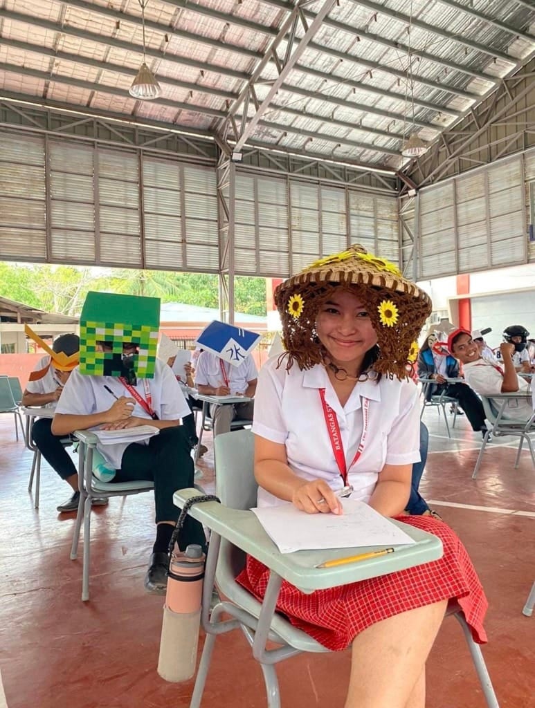 Filipino Lecturer Asks Uni Students to Wear Anti-Cheating Hats For Exams, They Hilariously ...