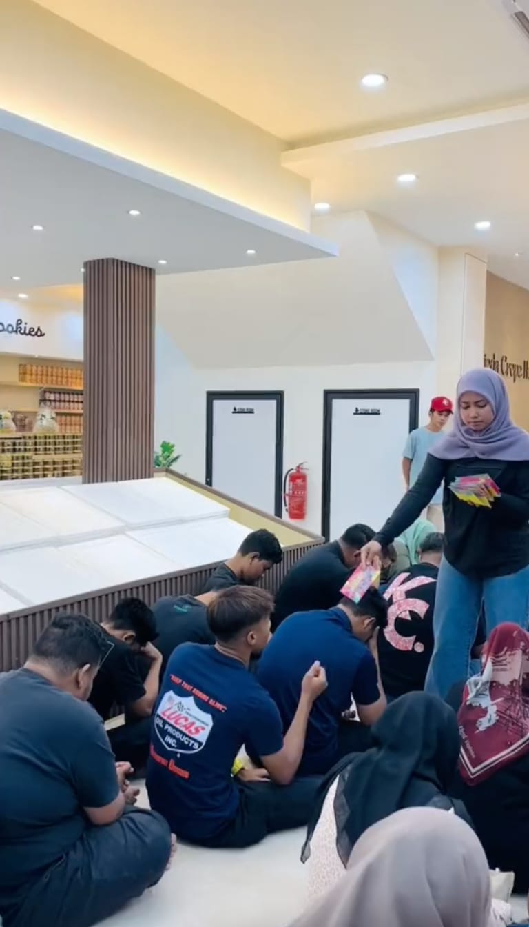 "I want them to celebrate Raya happily" - M'sian Boss Digs Through ...