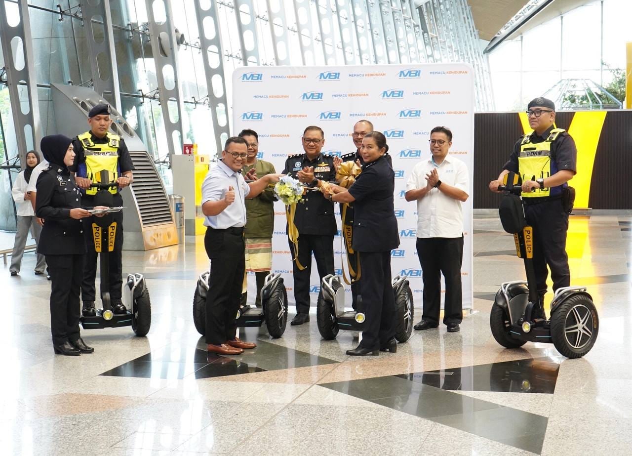 "Paul Blart: Mall Cop?" - Police Officers at KLIA Provided with Segways ...