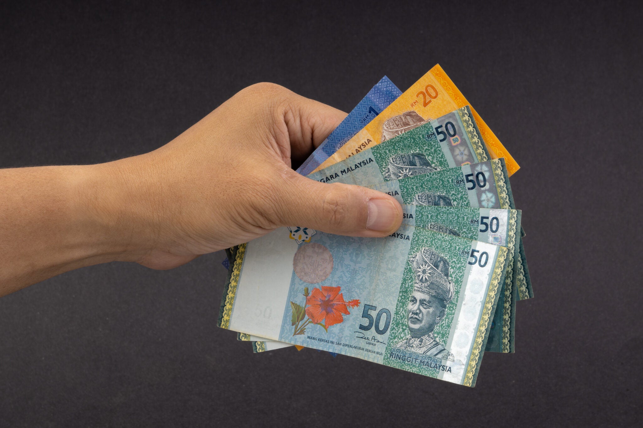 M'sian with RM10K Monthly Salary Gives GF RM1K Monthly & Pays for Her ...