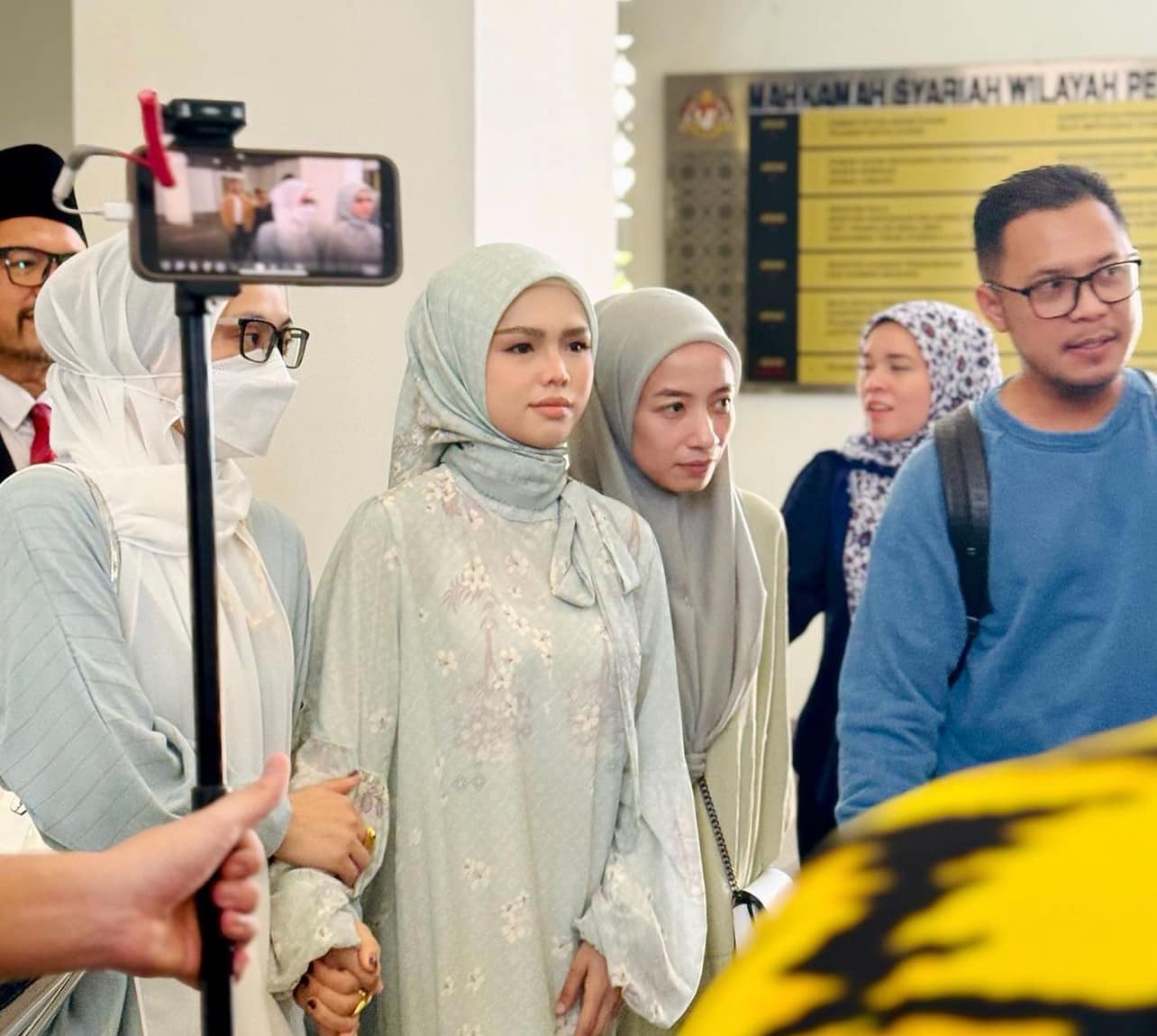 "Thank you Ruhainies, for breaking my family apart" - Bella Astillah ...