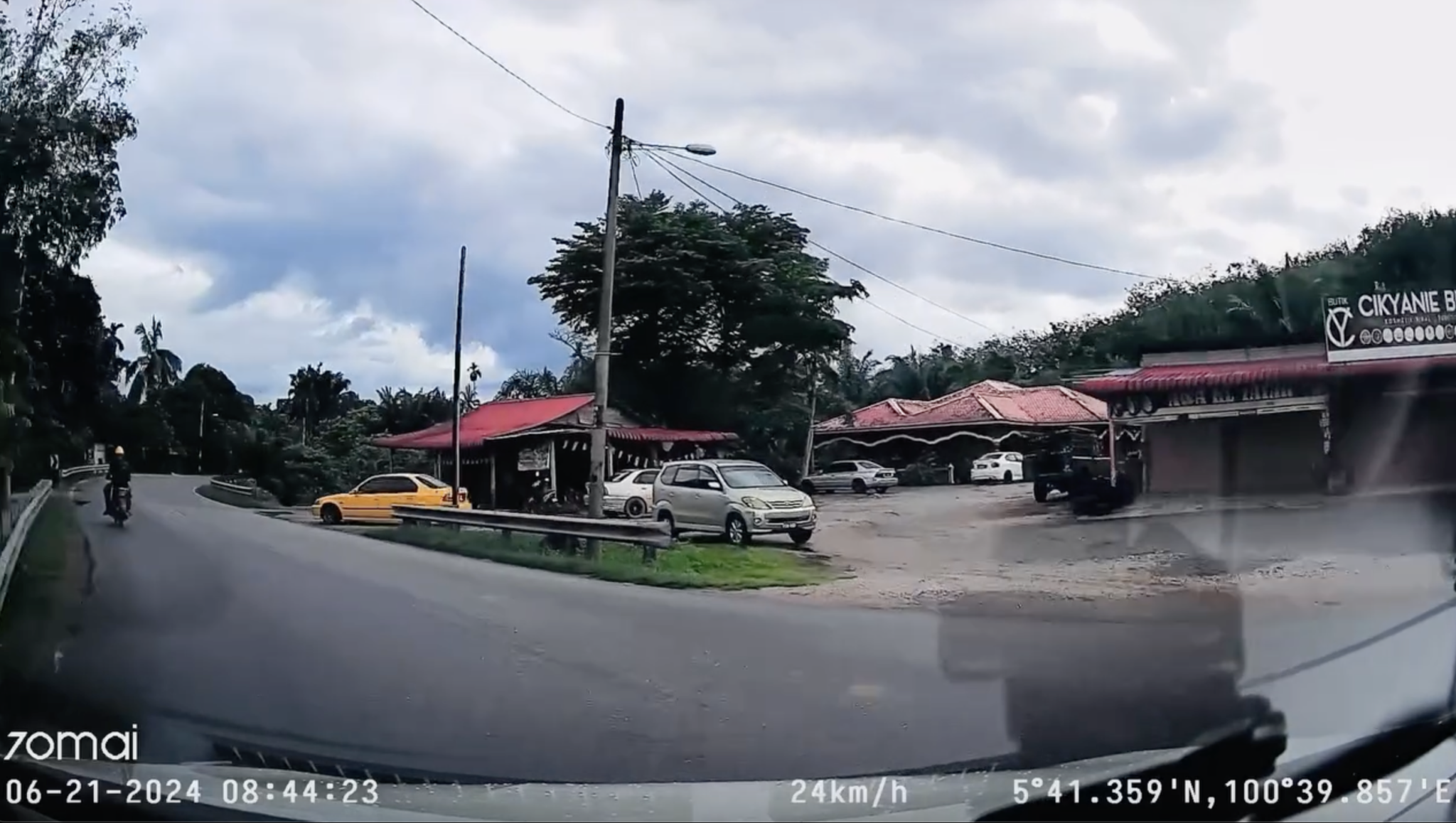 M'sian Tries to Show Off Driving Skills on Kedah Kampung Road, Ends Up ...