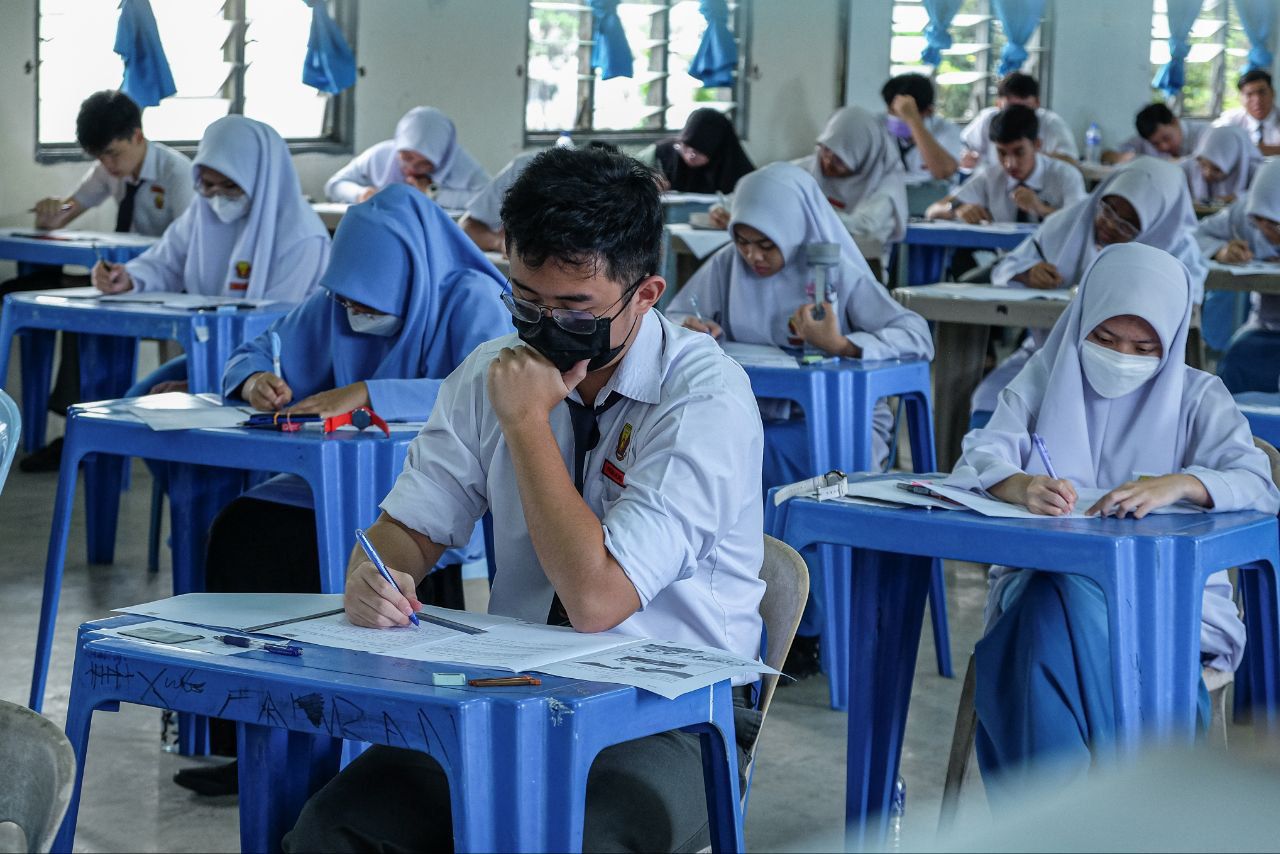 "Chill, SPM isn't everything" - Malaysian Man Who Failed SPM Brags ...