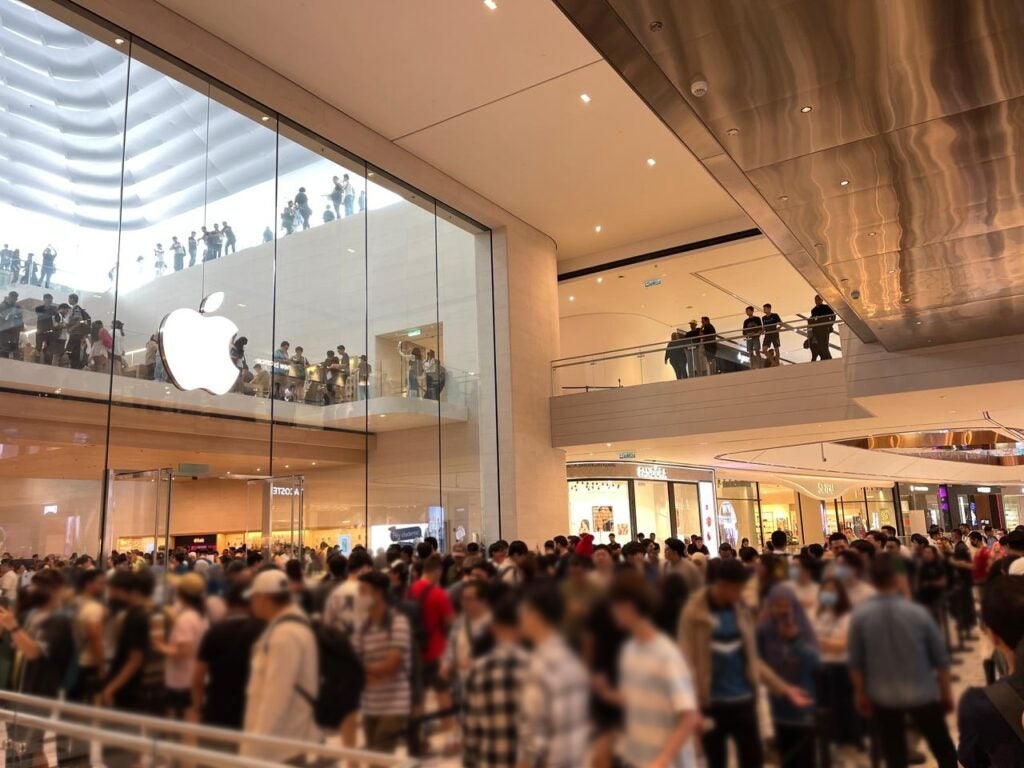 "Can nego" - M’sians Are Selling The Free Totes They Got From The Apple ...