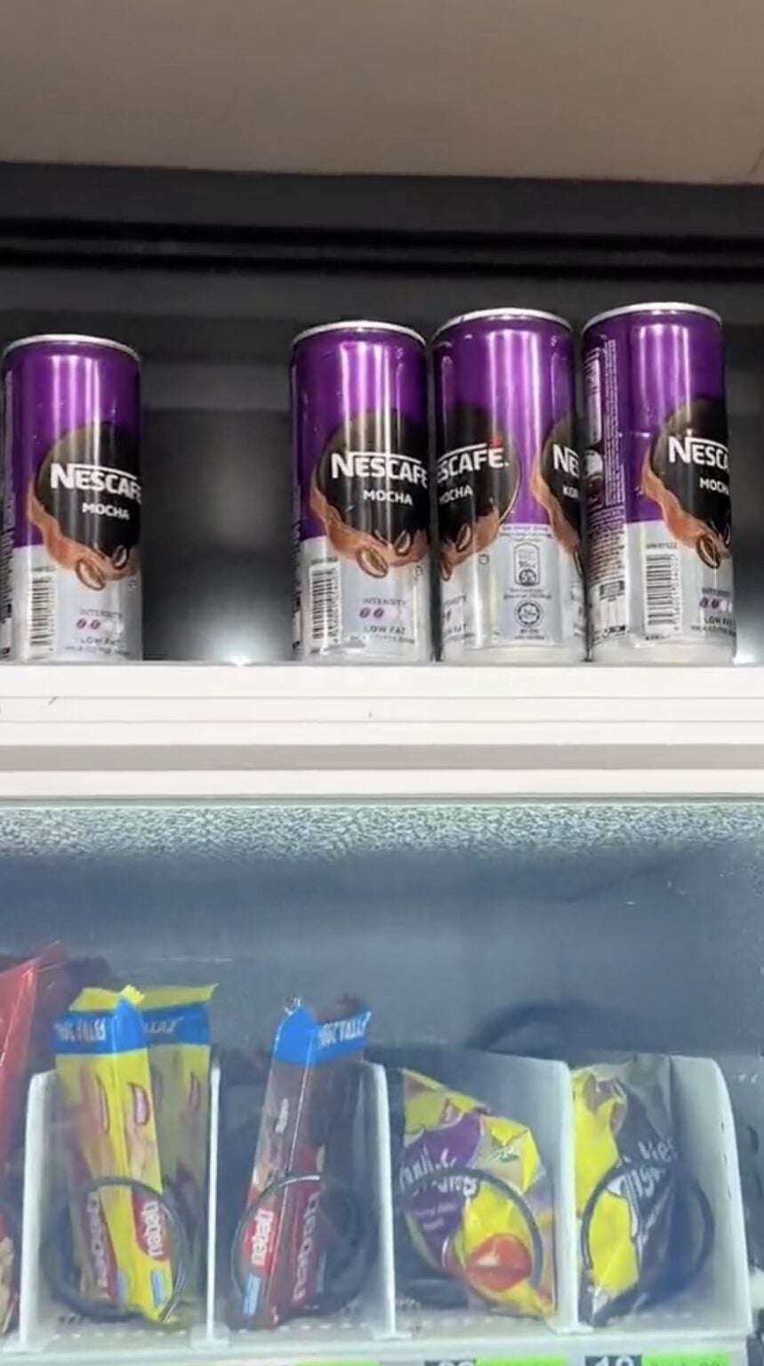 Foreigner Praises M'sians' Honesty After Nobody Took Cans Wrongly ...