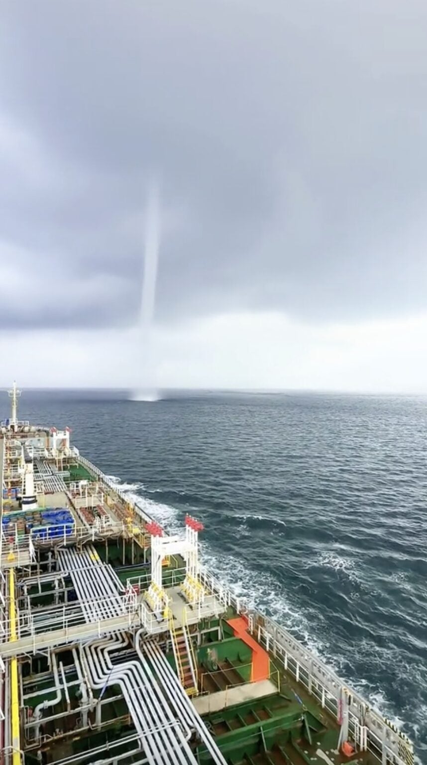 "Majestic & terrifying at the same time!" - Indonesian Man Records Rare ...