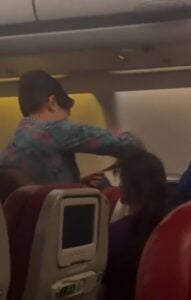 M'sian Flight Attendant Praised for Creating Wholesome Moment by Doing ...