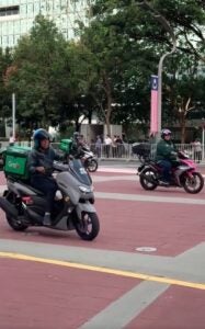 M'sians Delighted to See GrabFood Delivery Riders Being Included in ...