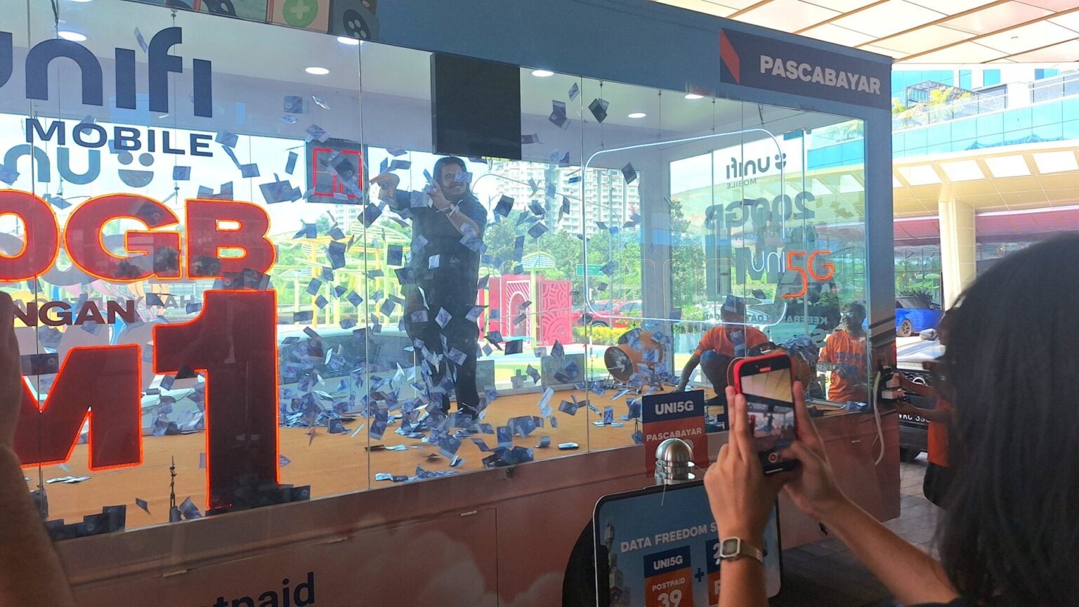 200GB 5G Data For RM1?! Here's Why People Are Flocking to These Trucks ...