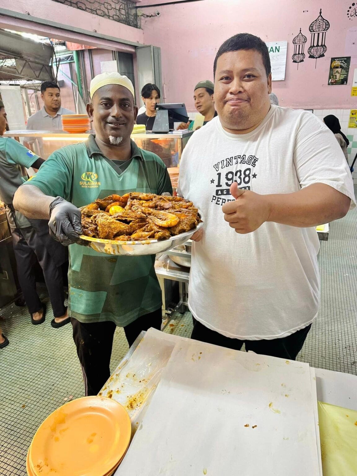 "Broke the record" - M'sian Spends Rm400 to Feast on Big Plate of Nasi ...