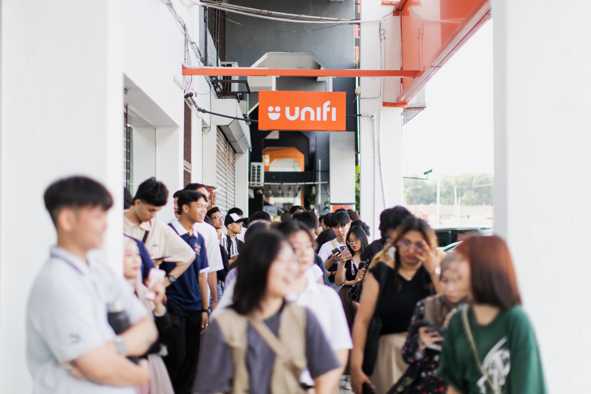 FREE Smartphones & 0% Instalment? Here's Why M’sians Are Racing to ...