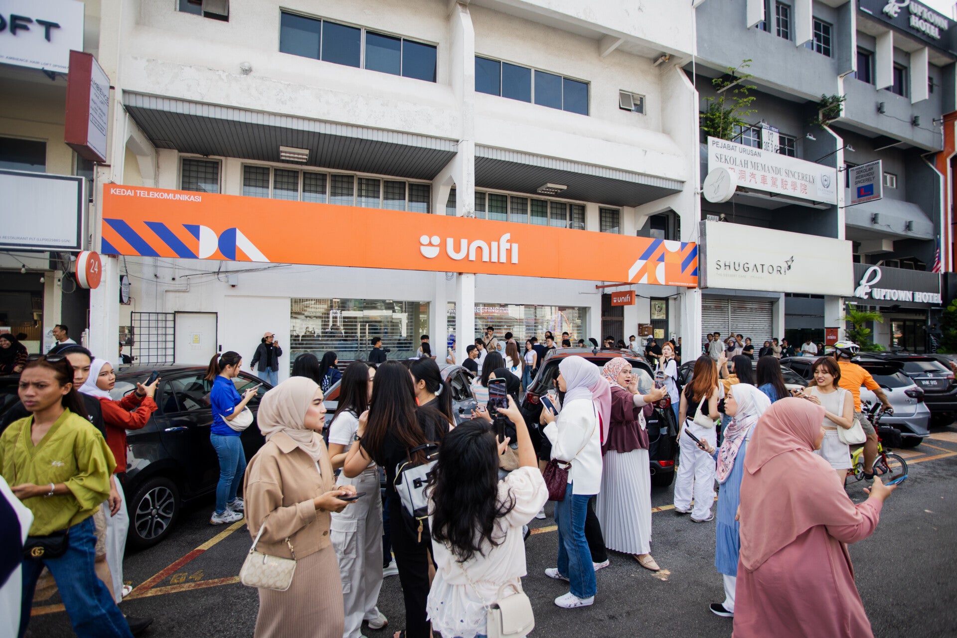 FREE Smartphones & 0% Instalment? Here's Why M’sians Are Racing to ...
