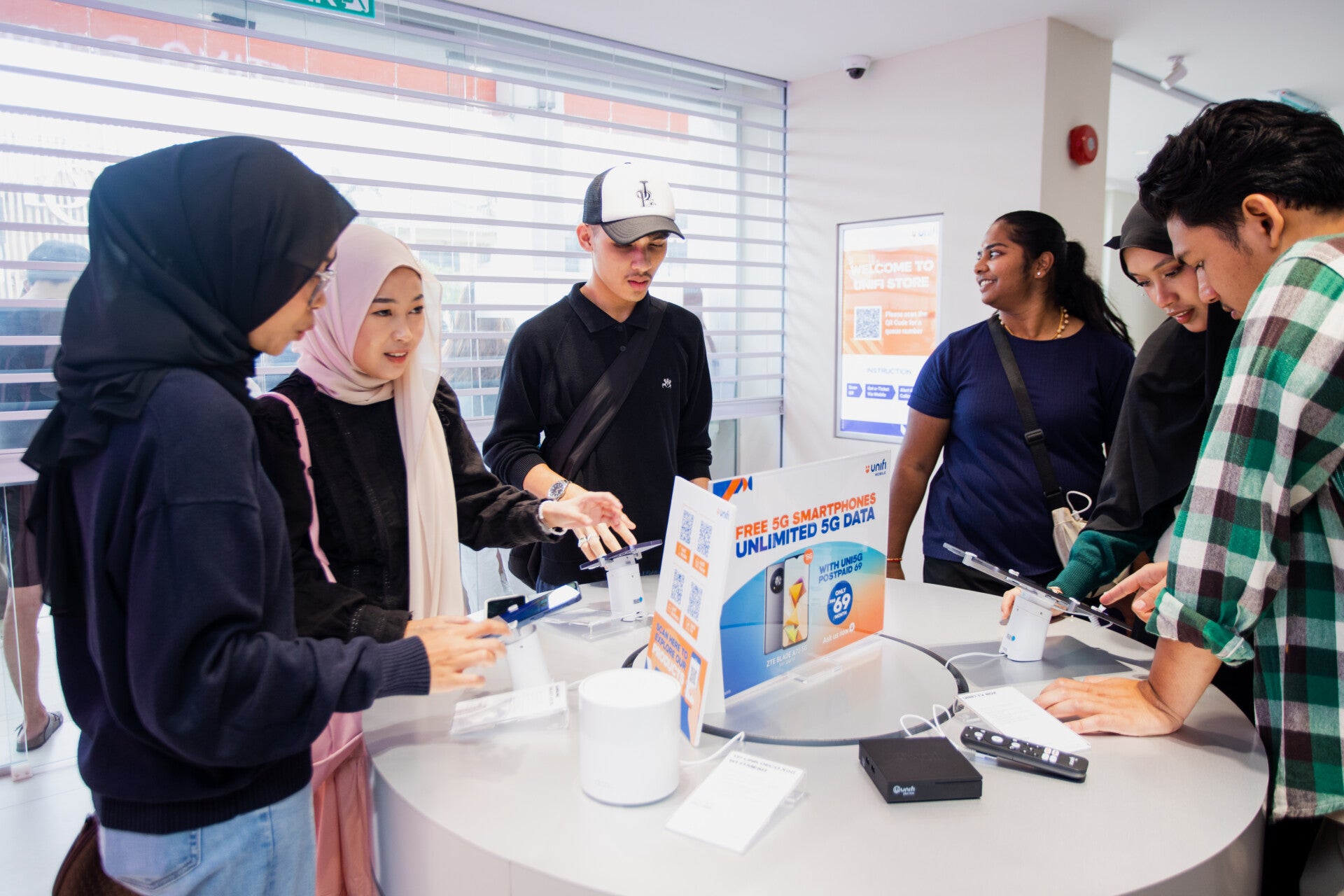 FREE Smartphones & 0% Instalment? Here's Why M’sians Are Racing to ...