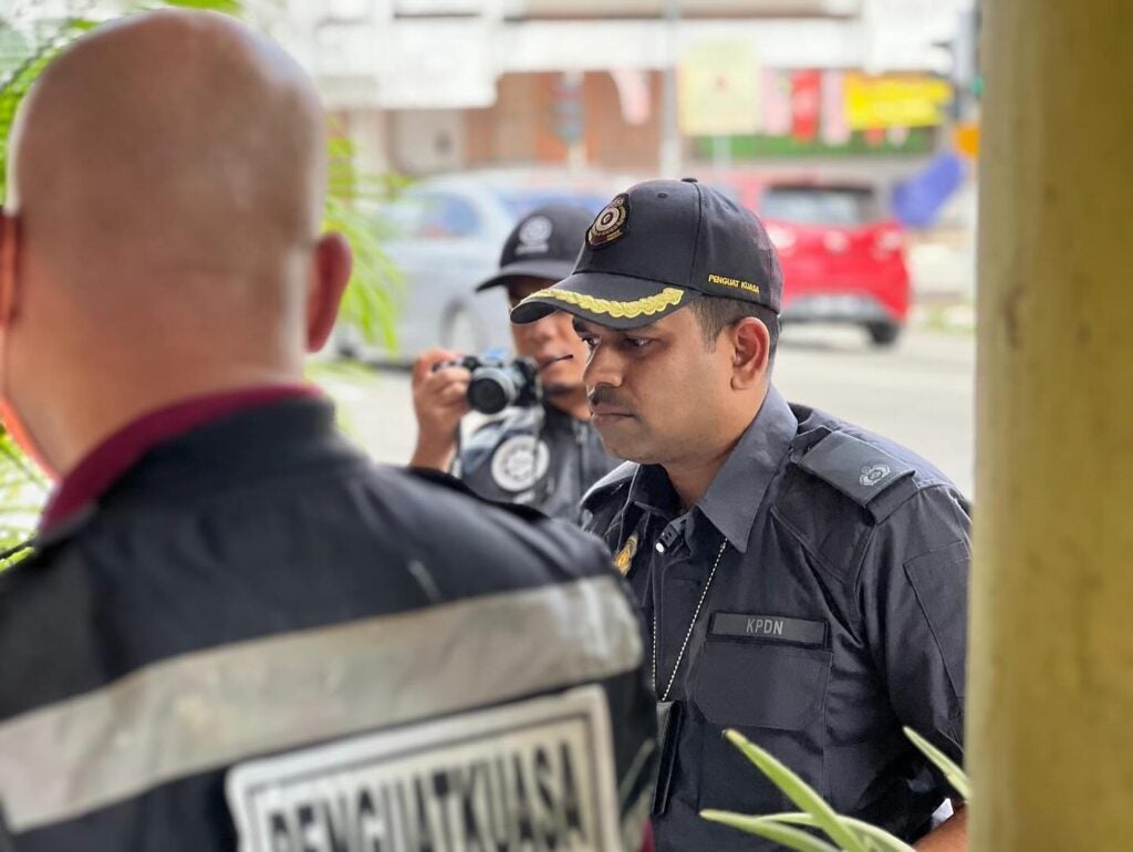 KPDN Cracks Down on Kelantan Eatery for Displaying Halal Logo Without a ...