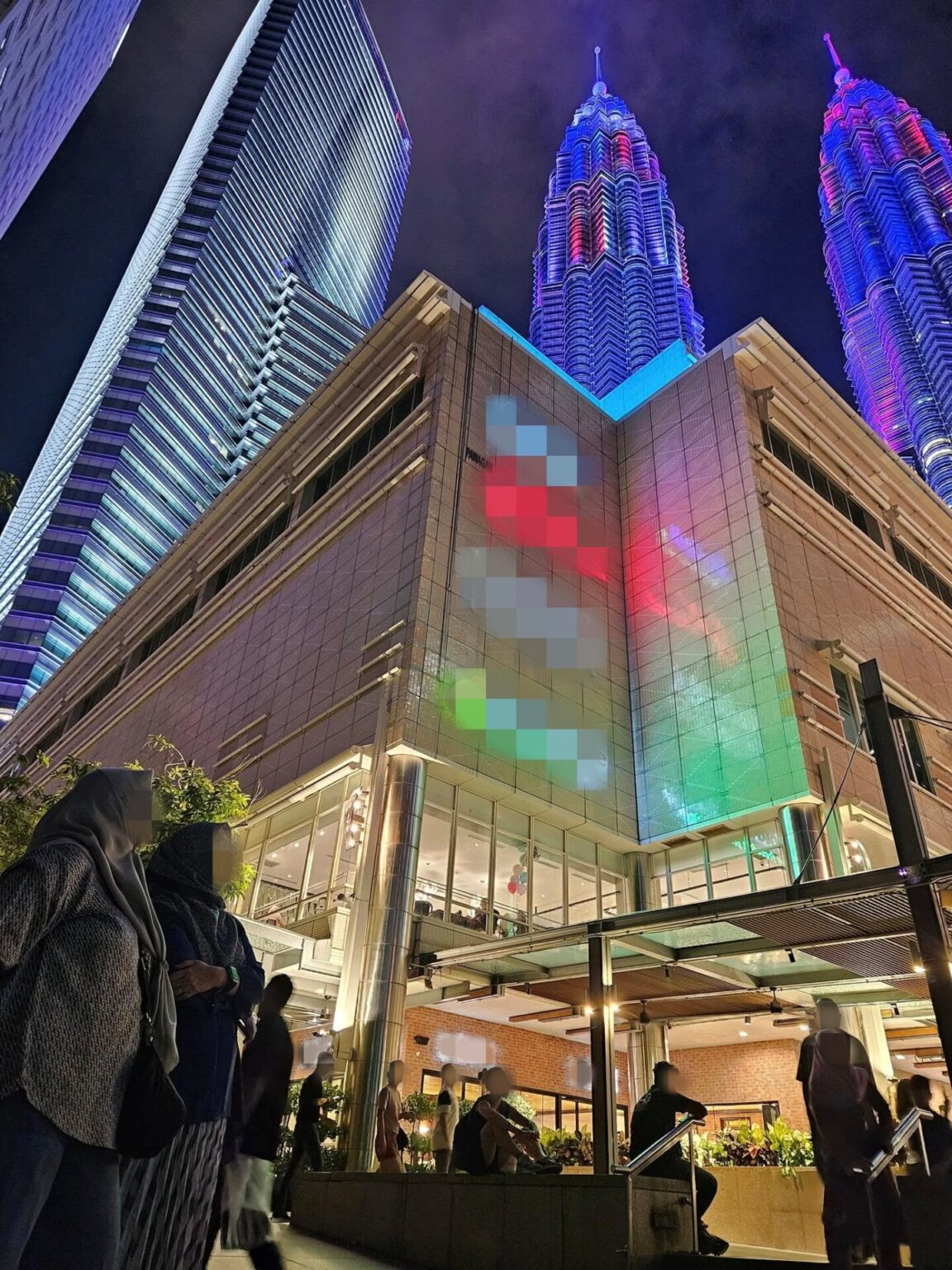 M'sian Authorities Raid Areas Around KLCC & Arrest Foreigners Offering ...