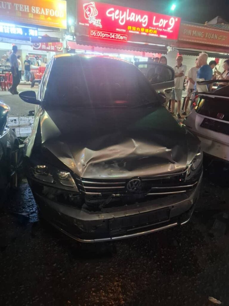 Woman Driving S'pore-Registered Luxury Car Causes 4-Vehicle Collision in Johor, Flees the Scene ...
