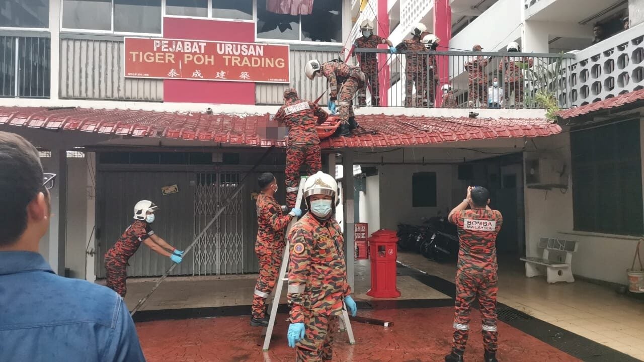 48yo Man Sneaks into Seremban Flat & Falls to His Death, Residents ...