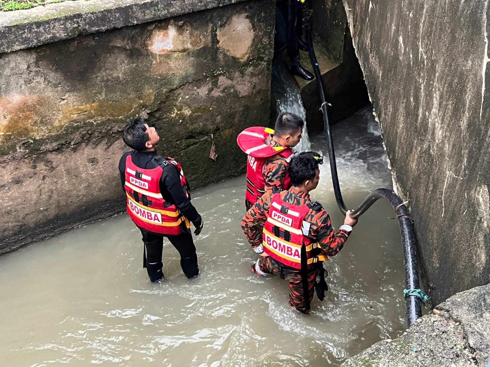 10yo Girl Goes Missing After Falling Into Drain & Getting Swept Away by ...
