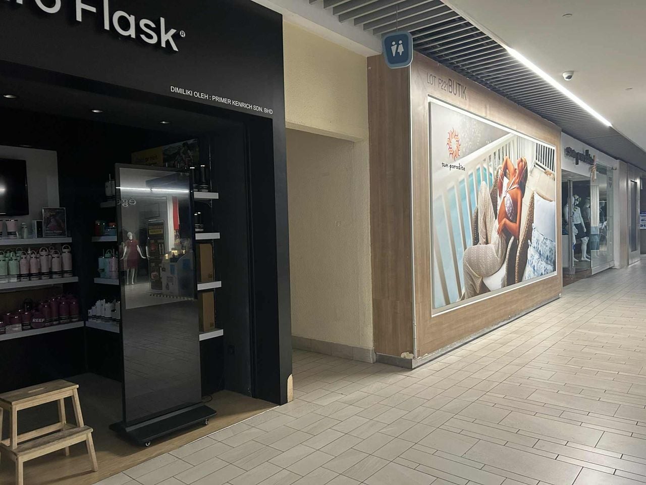 Multiple Areas in PJ Hit by Power Outage, 1U Shopping Centre Staff Wait ...