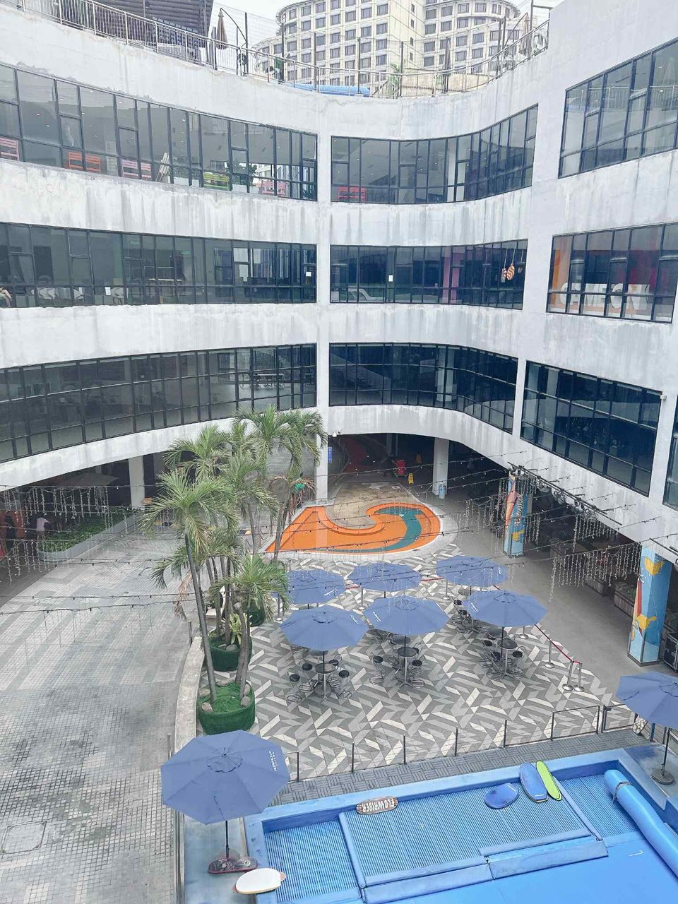 Multiple Areas in PJ Hit by Power Outage, 1U Shopping Centre Staff Wait ...