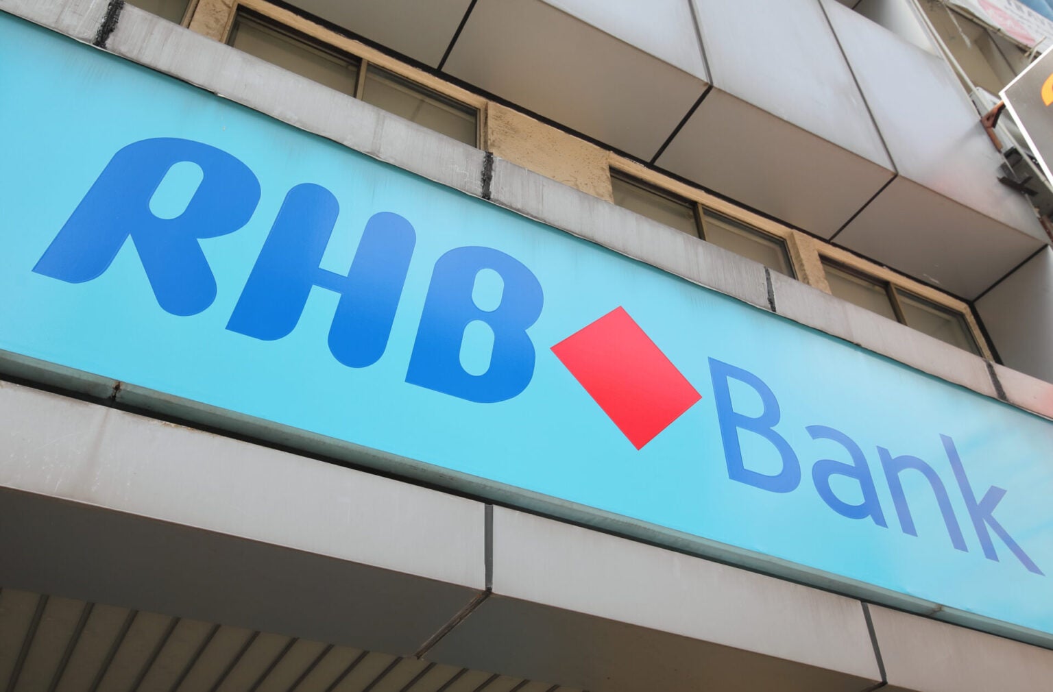 RHB Responds After Employee’s Post of PMX Wearing Israeli Flag Saree ...