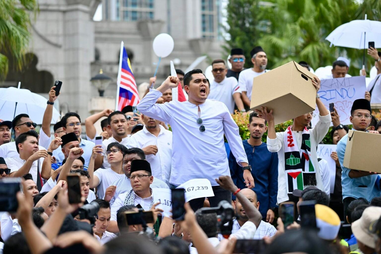 Dr Akmal Wants Teachers to be Given Power to Rotan Students Following ...