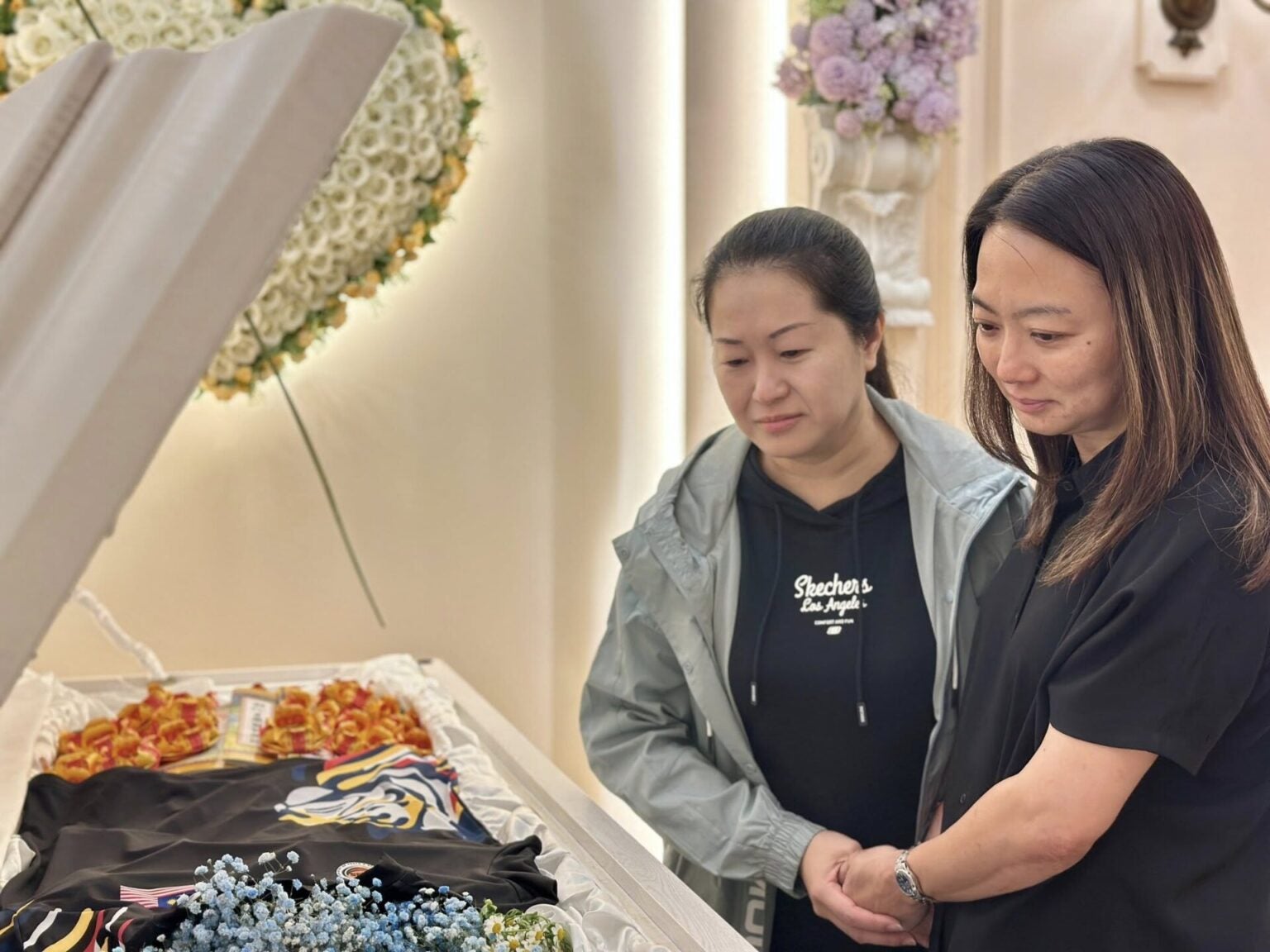 Hannah Yeoh Pays Last Respects to PJ School Murder Victim, Places Team MAS Jersey on Her Resting ...