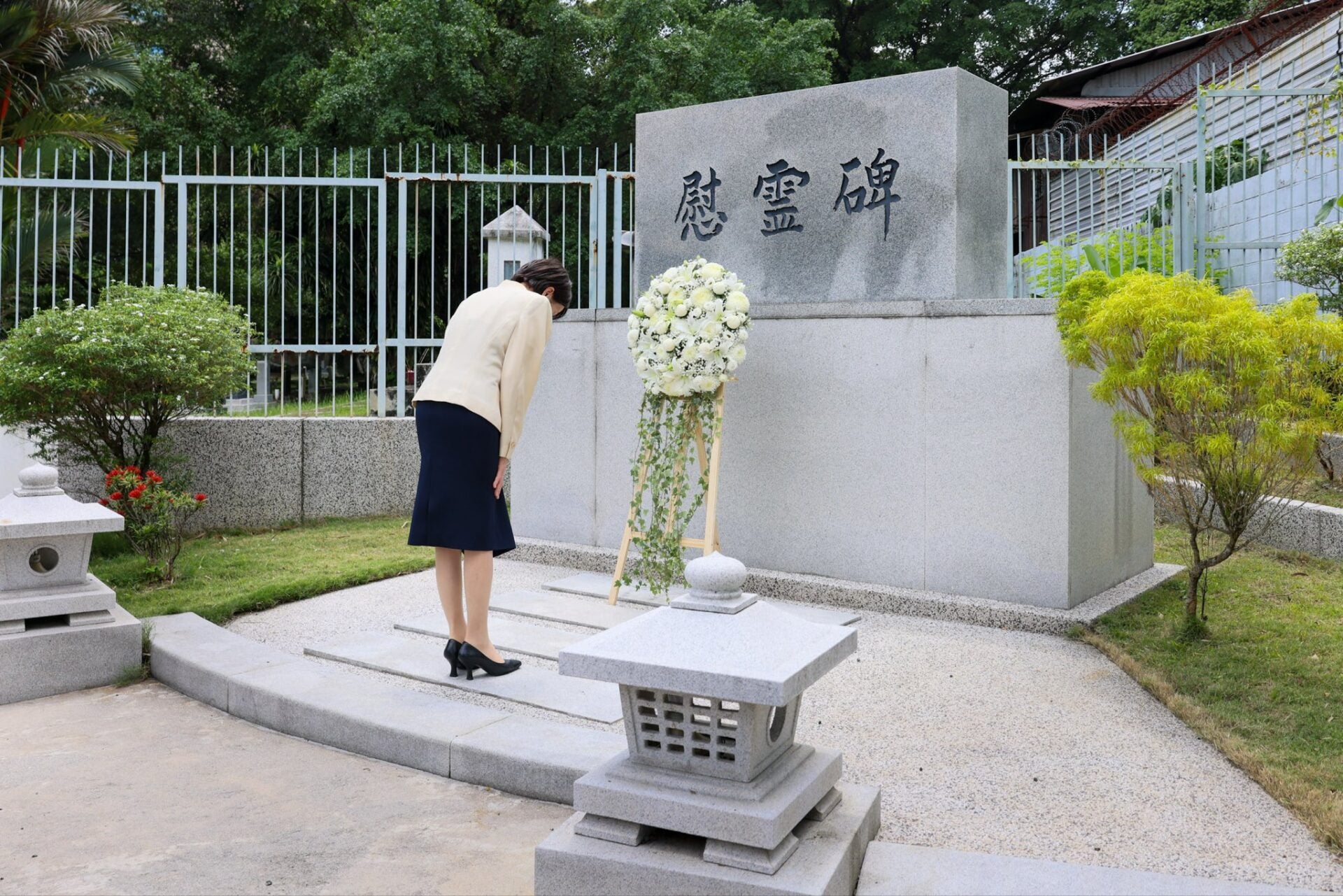 M'sians Bash Japan Prime Minister for Visiting KL Japanese Cemetery ...