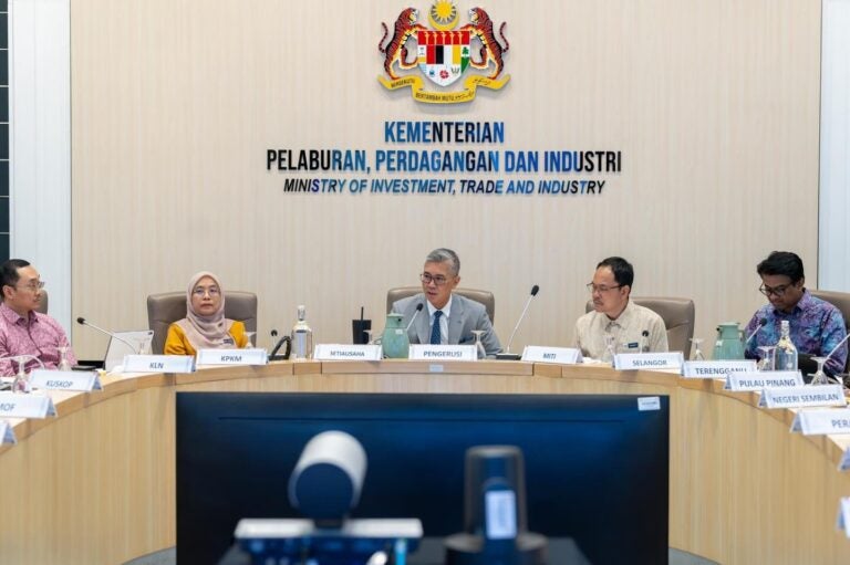 Tengku Zafrul Confirms He Will Resign as Minister on 2 Dec, Says MITI ...