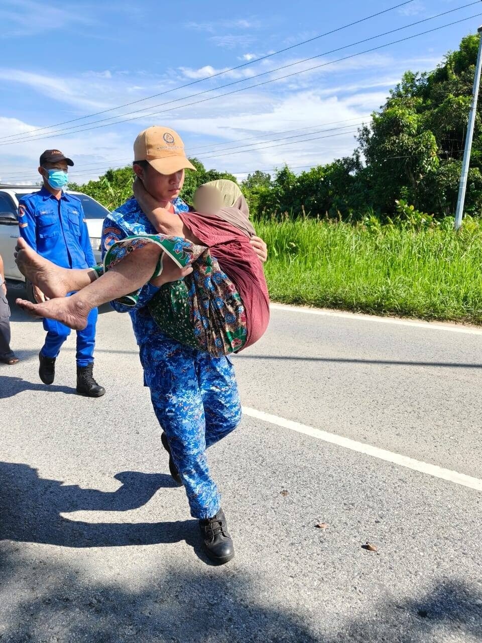 Blind M'sian Woman Crawls Through Sarawak Jungle for 2 Days to Seek ...