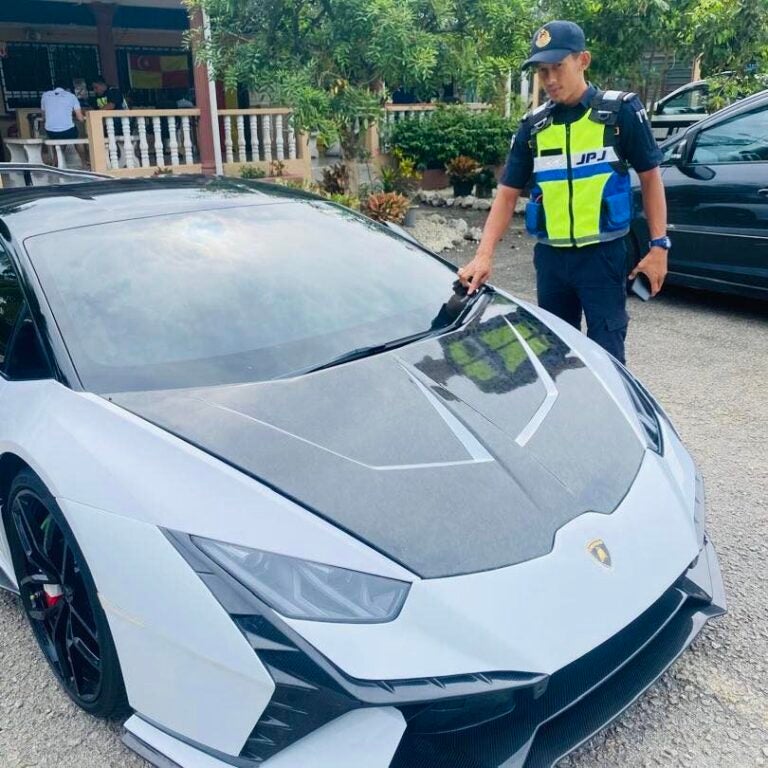 34yo M'sian On Way to Sell Lamborghini Gets Car Seized by JPJ for No ...